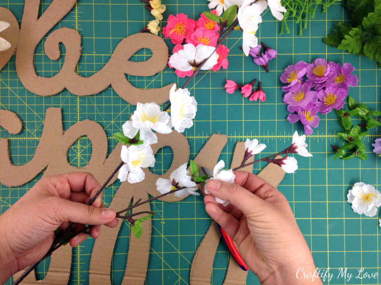 Floral Cardboard Cut-Out Sign: Be Happy | Craftify My Love